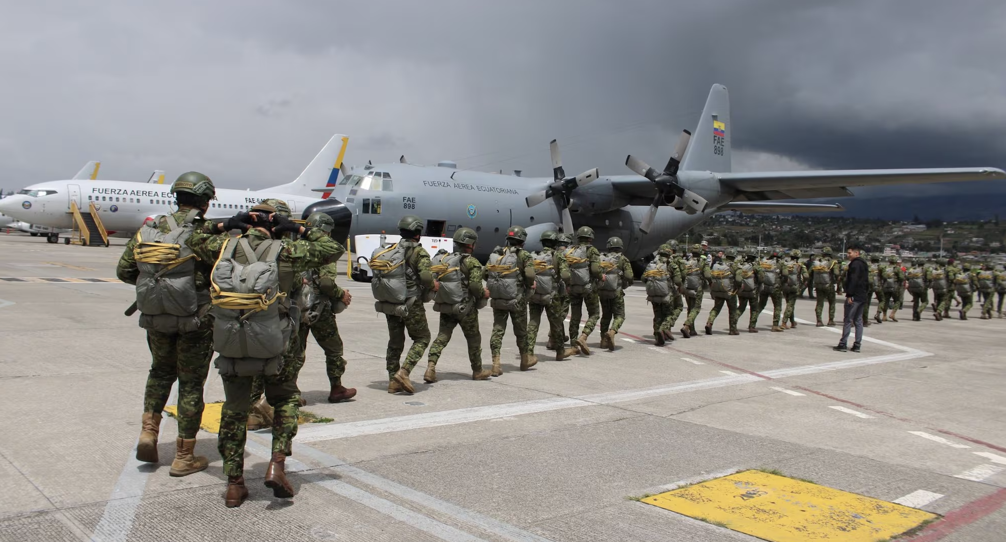 FF.AA. definen táctica de infiltración aérea para acorralar al crimen ...