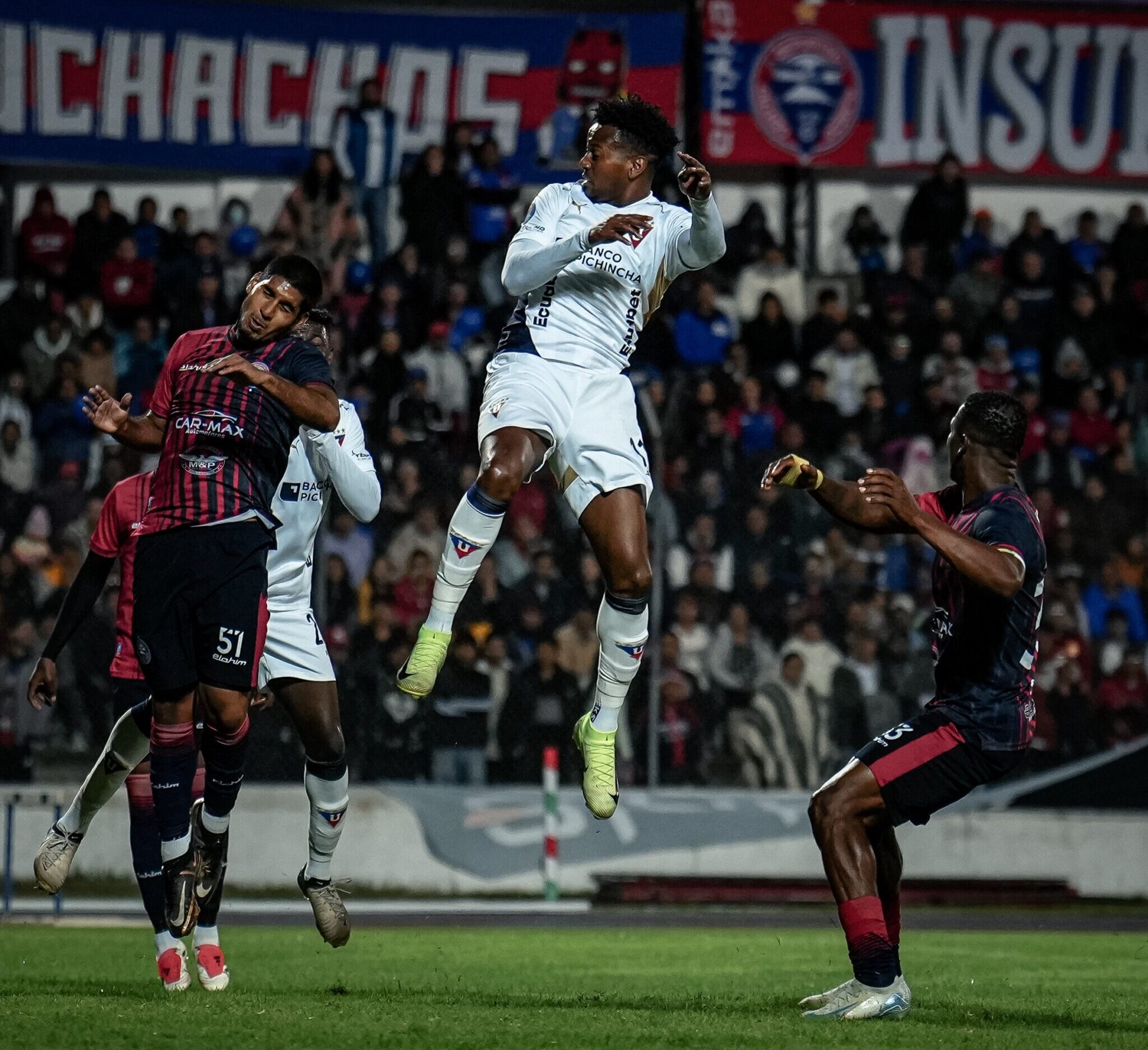 Liga de Quito avanza en Copa Ecuador tras victoria en penales, pero enfrentamientos empañan la ...