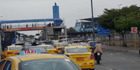 Largas filas y quejas en la Terminal Terrestre de Guayaquil – Expedientes